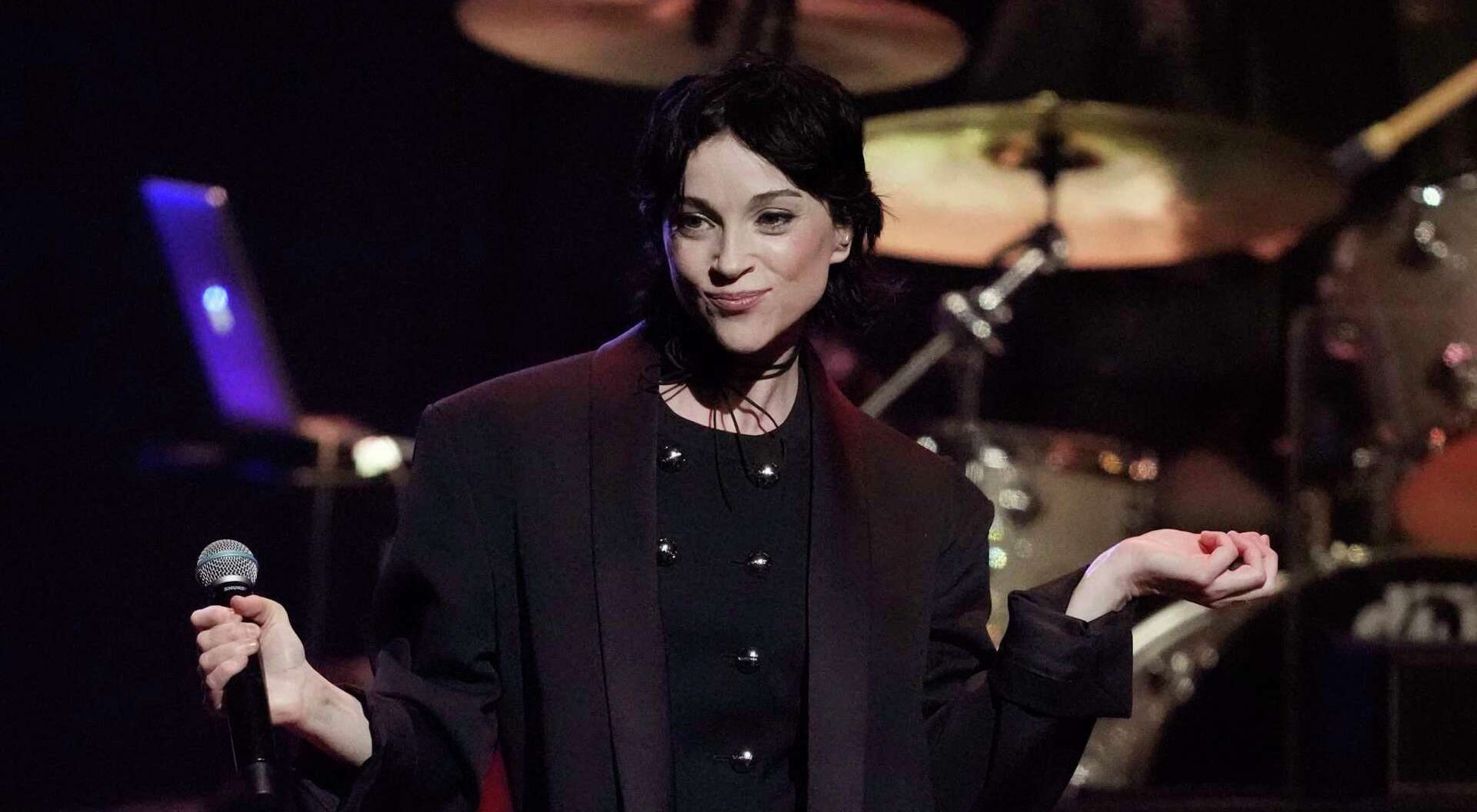 St. Vincent lanza "Hombre Roto" y anuncia la versión en español de su ...